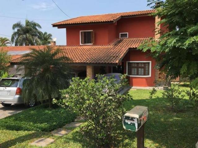 Casa com 3 suítes à venda em condomínio fechado na Granja Viana