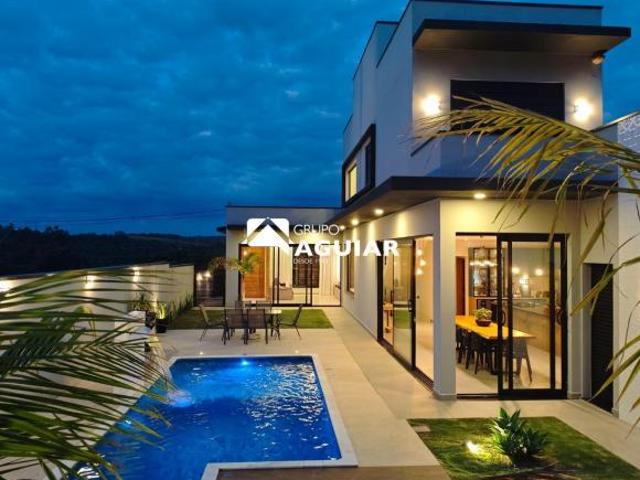 Casa com 3 suites à venda em Vinhedo/SP