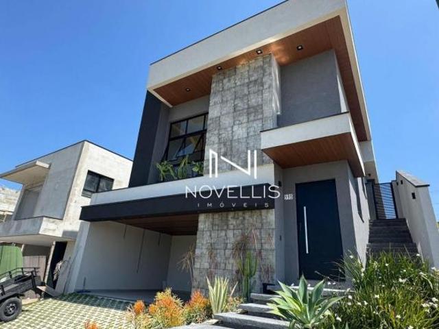 Casa com 3 Suítes à venda, 235 m² por R$ 2.500.000
