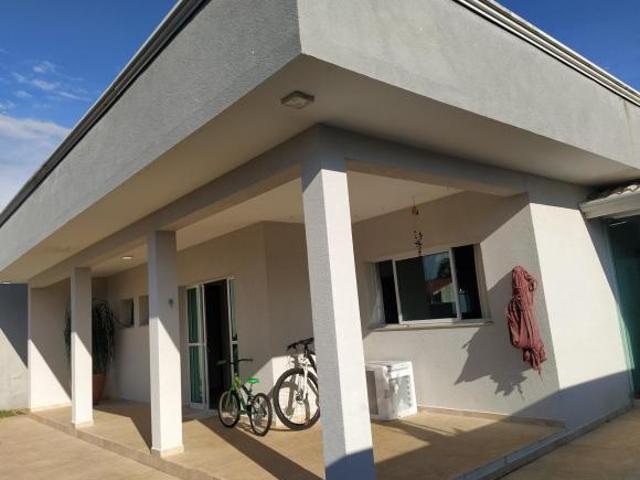 CASA COM 3 SUÍTES, BAIRRO NOBRE, PISCINA, JARDIM