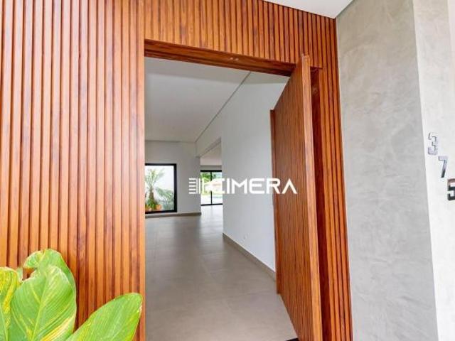 Casa com 3 suites com closet a venda, localizada no Condomínio Saint Charbel Araçoiaba da Serra/SP