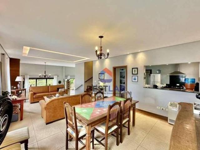 Casa com 3 suítes, disponível pra venda no Condomínio Golf Village, na Granja Viana/SP