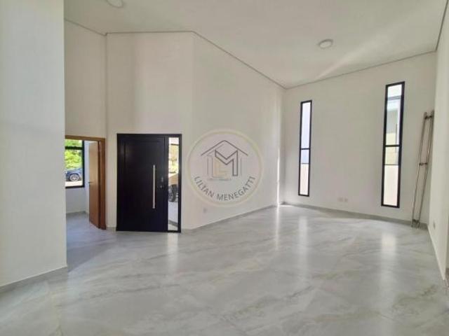 Casa com 3 suítes e pé direito alto, infraestrutura moderna e lazer completo, Condomínio Ibi Aram I