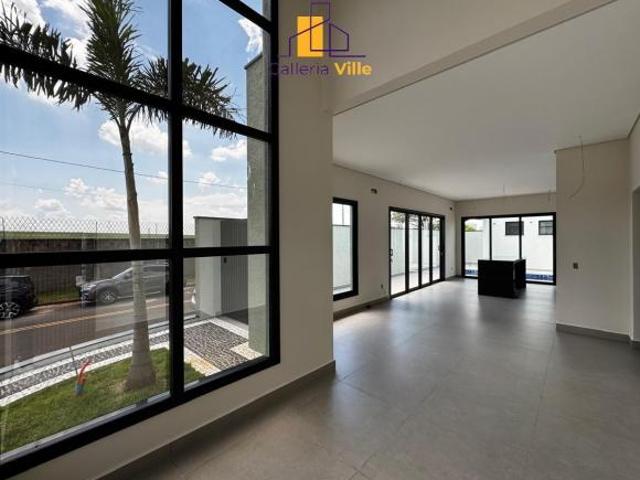 Casa com 3 suítes e piscina