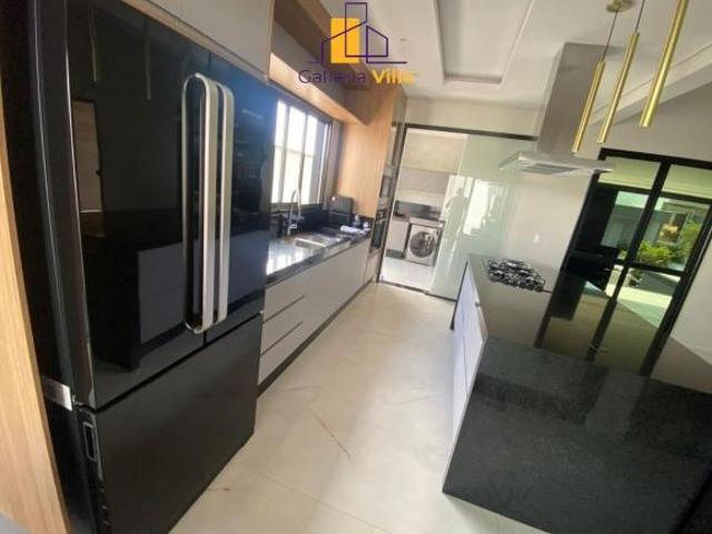 Casa com 3 Suítes e Piscina