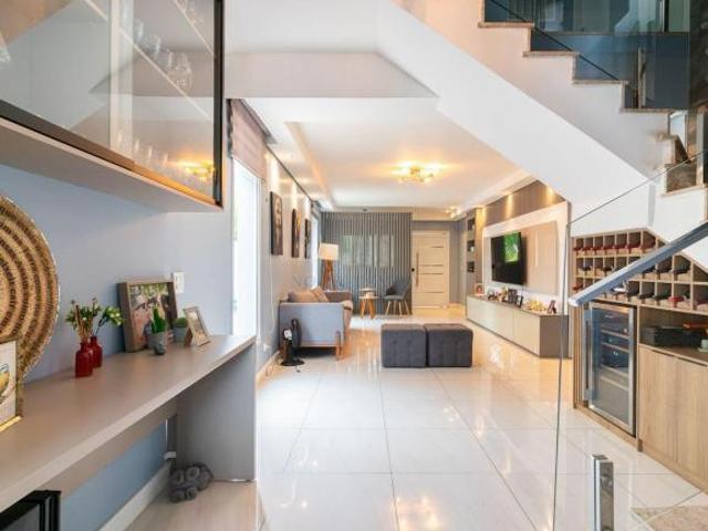 Casa com 3 suítes e piscina à venda no Alphaville Residencial 6