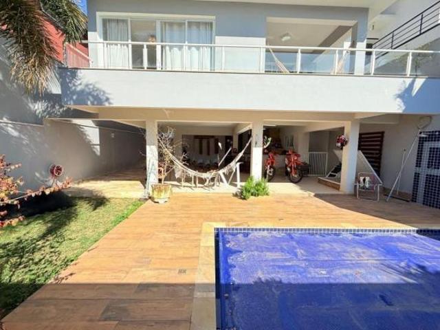 Casa com 3 suítes e piscina à venda no condomínio Bosque dos Jatobás, em Jundiaí