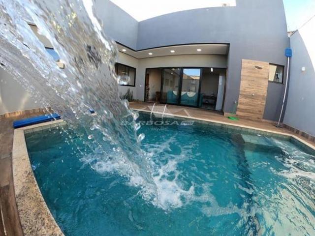 Casa com 3 suítes e piscina aquecida á venda no Bairro turista II
