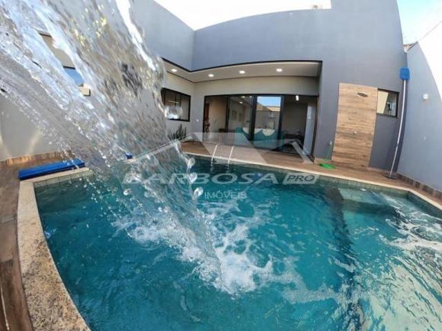 Casa com 3 suítes e piscina aquecida á venda no Bairro turista II