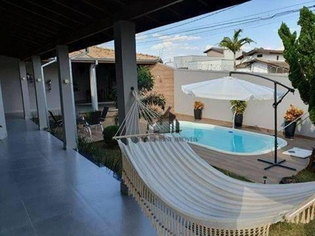 Casa com 3 suítes e piscina em nova odessa