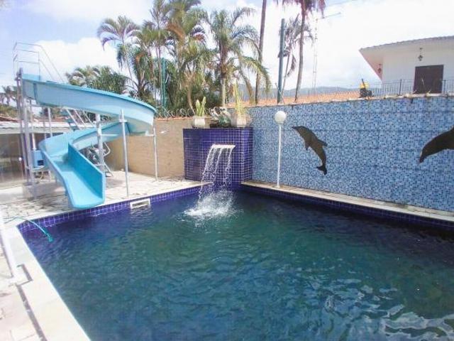 Casa com 3 Suítes e Piscina no Flórida