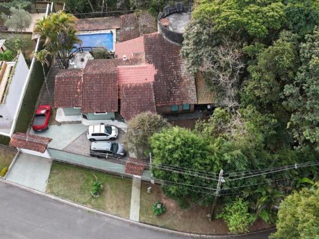 Casa com 3 suítes e piscina na Serra da Cantareira no condomínio Alpes da Cantar