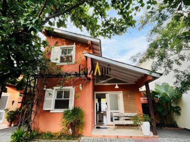 Casa com 3 Suítes e Piscina Privativa à Venda em Camburi | Escritura Definitiva