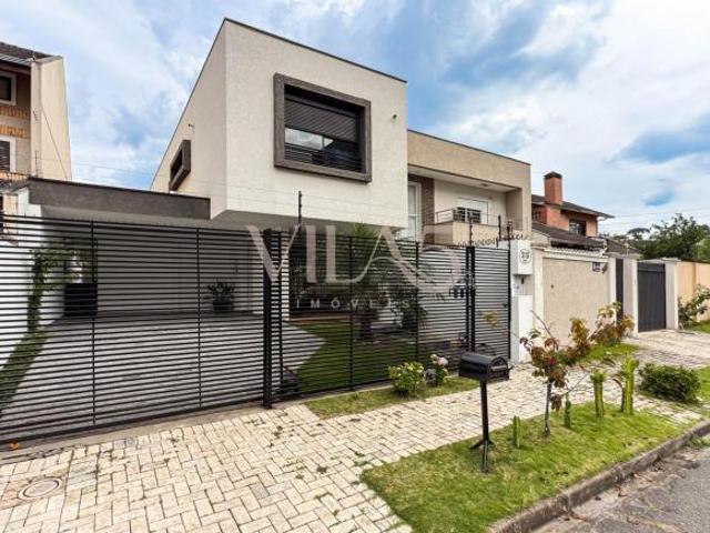 Casa com 3 Suítes e Quintal a 3 minutos do Shopping Barigui