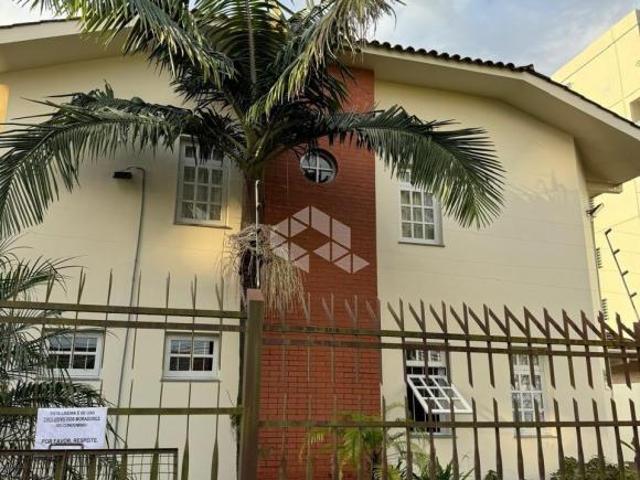 Casa com 3 suítes e vaga de garagem à venda em Camobi Santa Maria