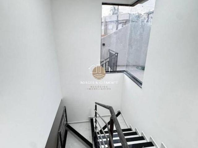 Casa com 3 Suítes e Vista para a Pedra Grande no Jardim do Lago Atibaia