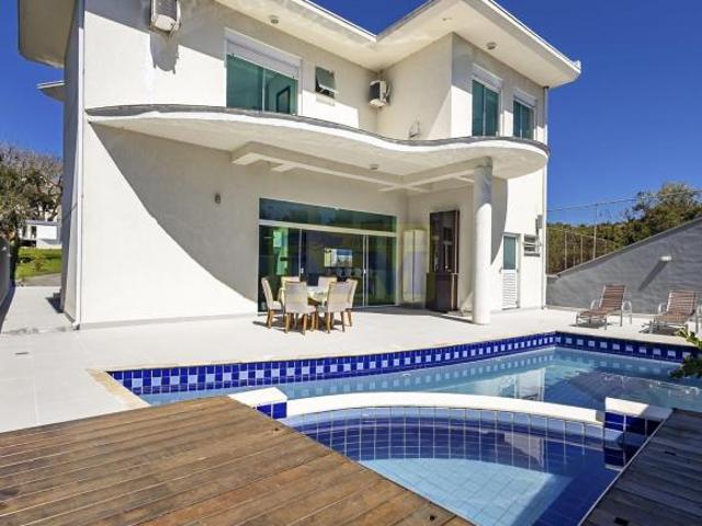 Casa com 3 suítes e 1.333m² de terreno no bairro Seminário