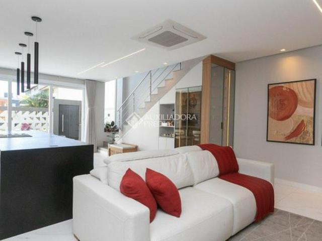 Casa com 3 suítes e 2 vagas