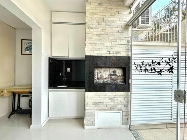 Casa com 3 Suítes e 3 Vagas no Bairro Vila Ipiranga