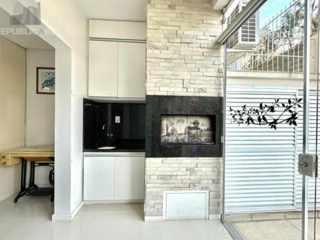 Casa com 3 Suítes e 3 Vagas no Bairro Vila Ipiranga