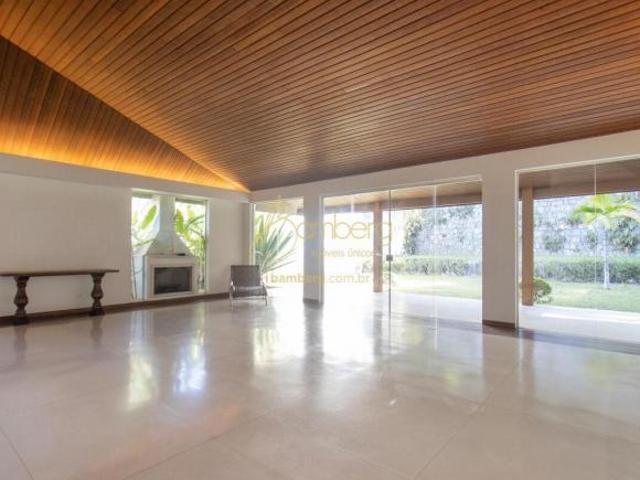 Casa com 3 Suítes e 6 Vagas no Morumbi Próxima ao Colégio Pio XII