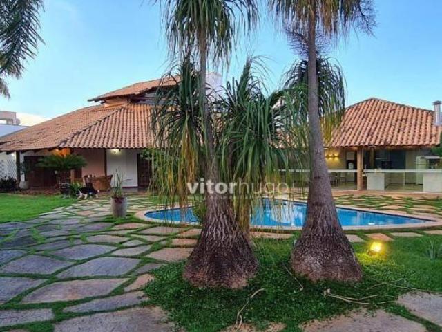 CASA COM 3 SUÍTES EM UM TERRENO DE 810M²