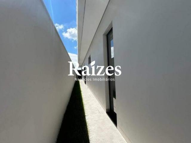 Casa com 3 suítes em condomínio fechado na Zona Sul