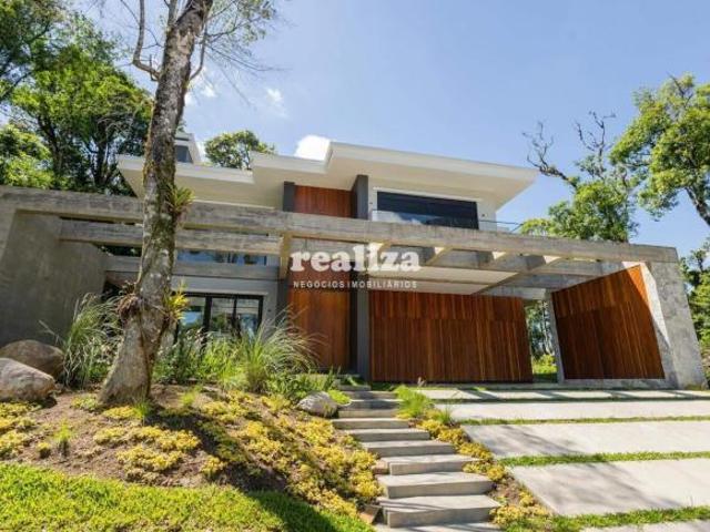CASA COM 3 SUÍTES EM GRAMADO