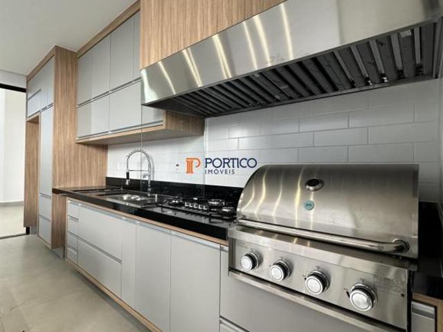 Casa com 3 suítes estilo neoclássica em Paulínia!