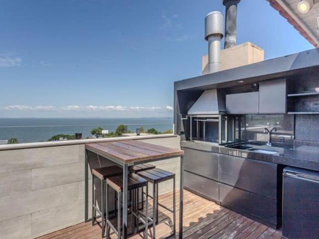 Casa com 3 suítes, Jacuzzi e vista panorâmica para o Guaíba