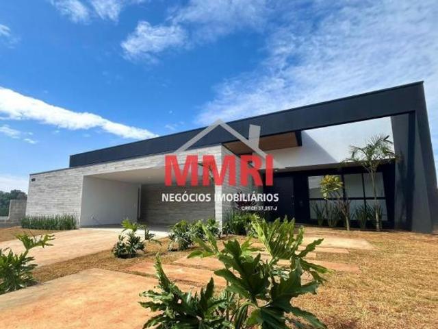 Casa com 3 Suítes no Village Ipanema II à Venda em Araçoiaba da Serra SP!
