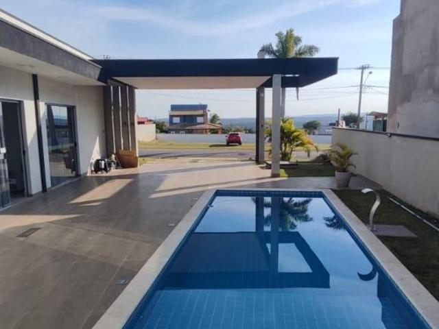 Casa com 3 suítes no asfalto, piscina no Ninho Verde II Pardinho