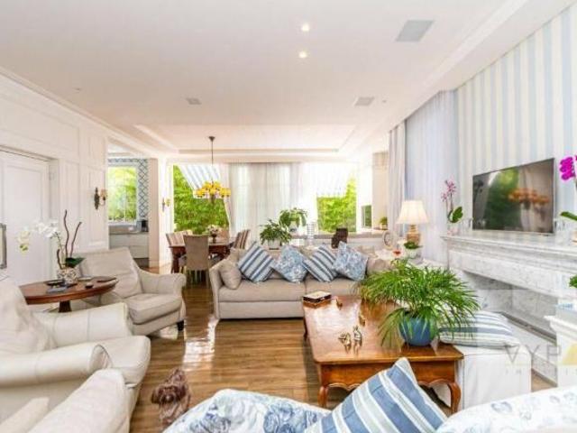 Casa com 3 suites no Bairro Uberaba