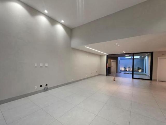 CASA COM 3 SUÍTES NO CONDOMÍNIO OURO VERDE EM SARANDI PR