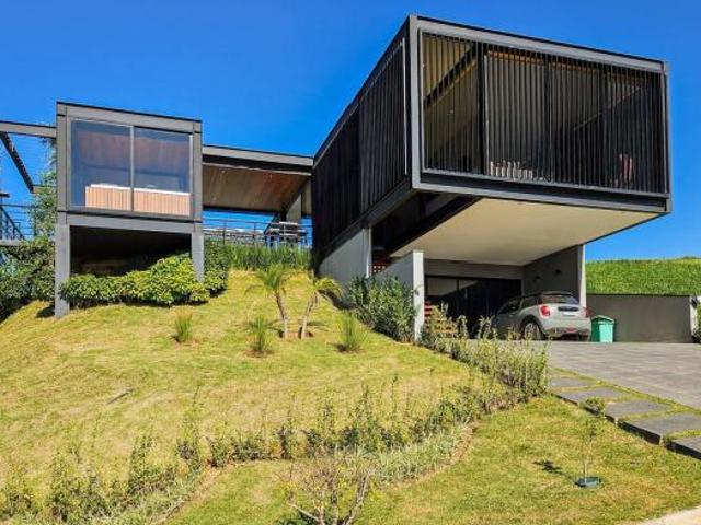Casa com 3 suítes no Fazenda Serrazul II por R$ 4.260.000