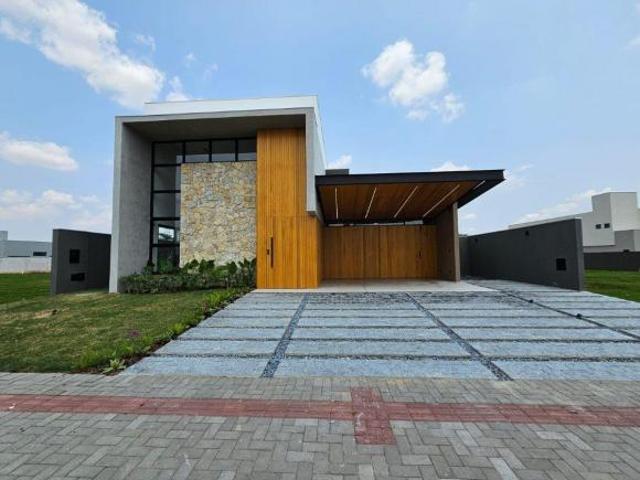 Casa com 3 suites no Jardim Monet