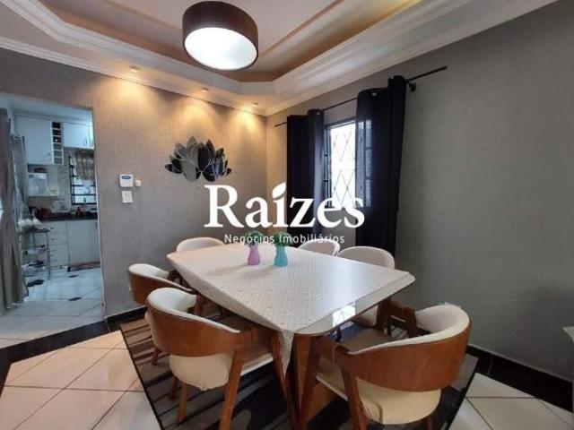 Casa com 3 suítes no Planalto