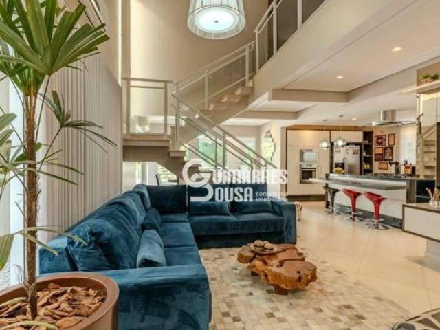 Casa com 3 suítes, Piscina Aquecida e Cinema Privativo a venda, 260 m² por R$ 1.750.000 Condomínio