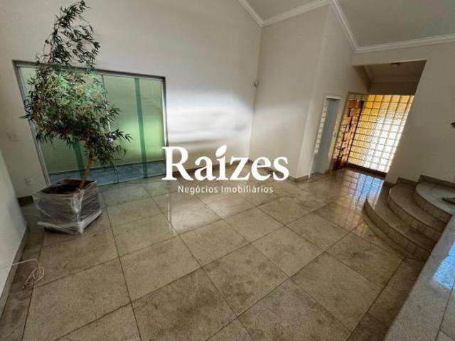 Casa com 3 suítes, piscina e próximo a Rondon Pacheco