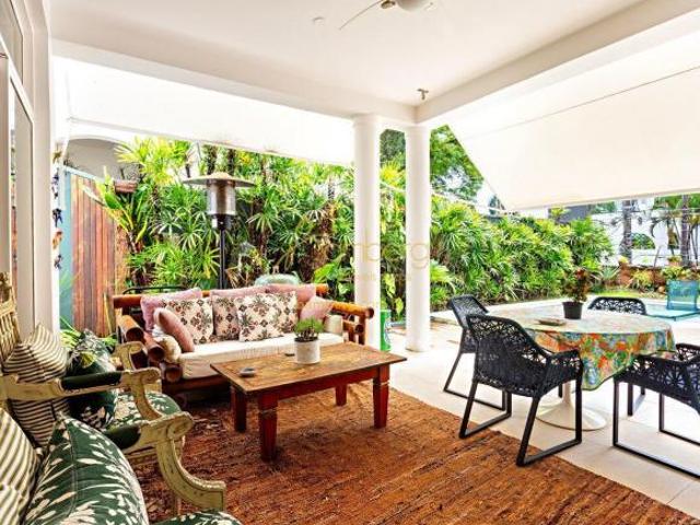 Casa com 3 Suítes, Piscina, Espaço Gourmet e 4 Vagas no Jardim Guedala