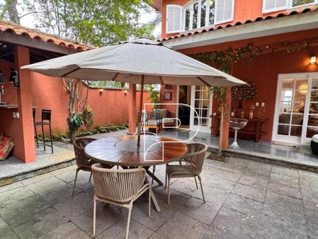 CASA COM 3 SUÍTES POR R$ 1.550.000 GRANJA VIANA/SP