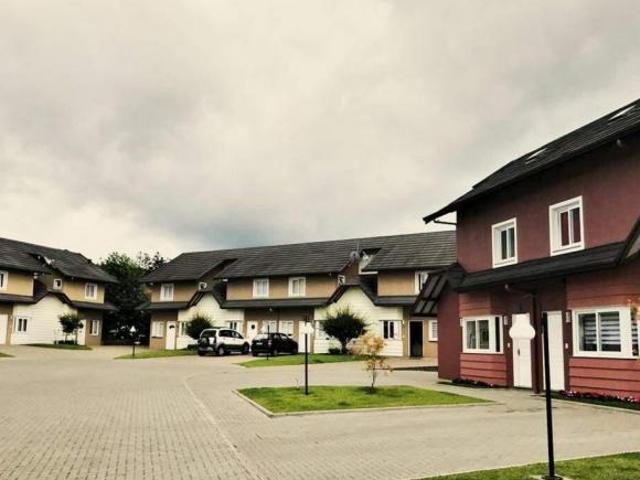 CASA EM CONDOMÍNIO À VENDA COM 3 SUÍTES