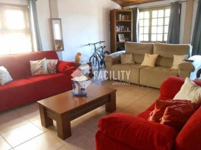 Casa com 3 suítes, quintal e piscina próximo ao Taquaral