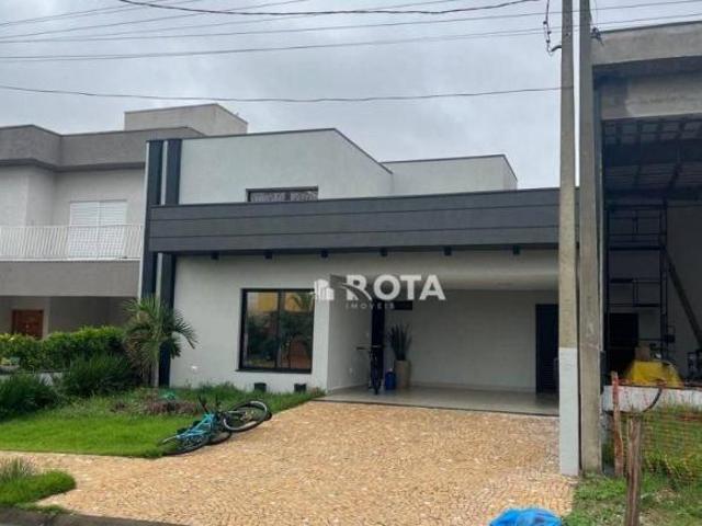 Casa c/ 3 suítes repletas de armários, todas com ar condicionado. Piscina aquecida, etc