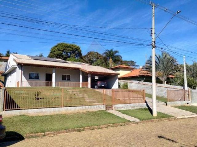 CASA COM 3 SUITES, SALAS E COZINHA CONJUGADAS, PISCINA E 2 VAGAS COBERTAS NO PARQUE SÃO GABRIEL