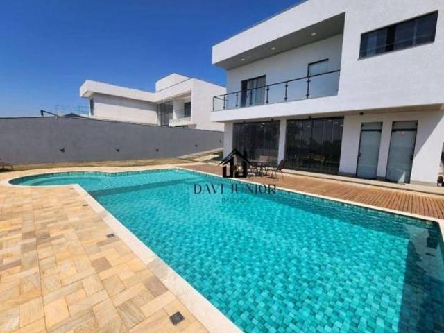 Casa com 3 suites sendo 1 master com closet à venda, 404 m² por R$ 2.200.000 Condomínio Village I
