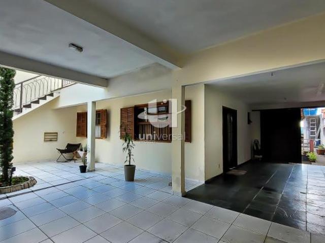 Casa com 3 vagas de garagem no bairro Teixeiras