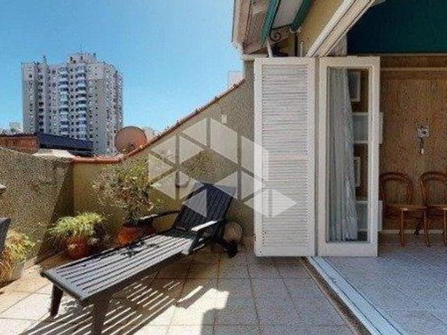 Casa com terraço e churrasqueira na Cidade Baixa