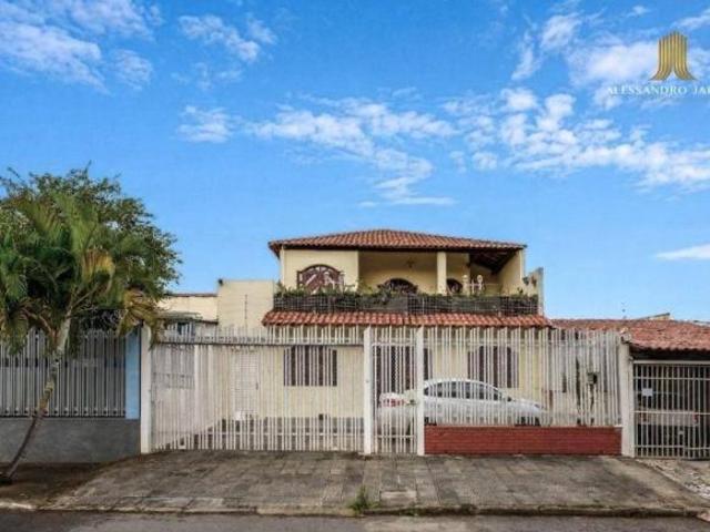 Casa com terraço gourmet, churrasqueira e hidromassagem no Guará