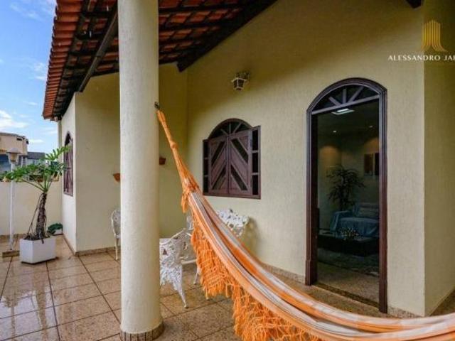 Casa com terraço gourmet, churrasqueira e hidromassagem no Guará
